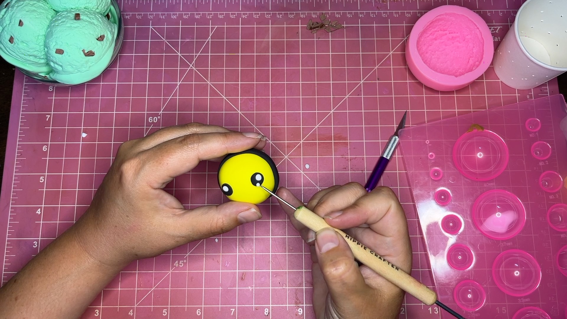 How to make a Fake Mint-Chip Ice Cream Dessert topped with a cute Bee ...